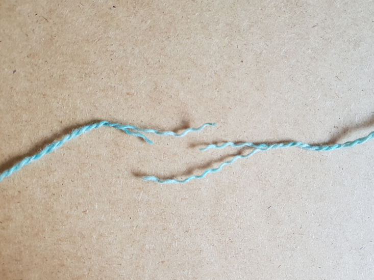 How to Join a New Skein of Yarn Using a Spit Splice – The Fibre Co.
