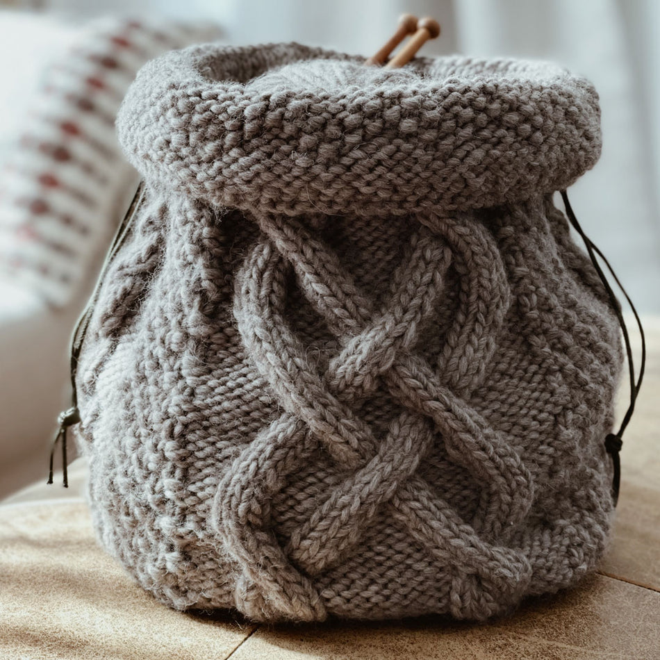 Chunky Comfort Keeper Bag Kit knit in &Make Super Bulky – The Fibre Co.